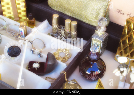 A vintage cosmetic set Stock Photo - Alamy
