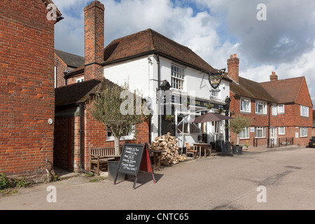The Duke William Pub, in the Kent Village of Ickham Stock Photo - Alamy