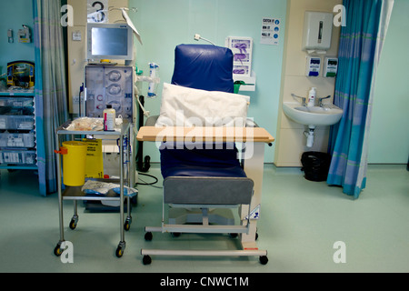 Modern hospital renal department / dialysis unit Stock Photo - Alamy