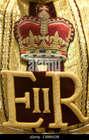 Queen Elizabeth II Yeoman of the Guard Stock Photo - Alamy