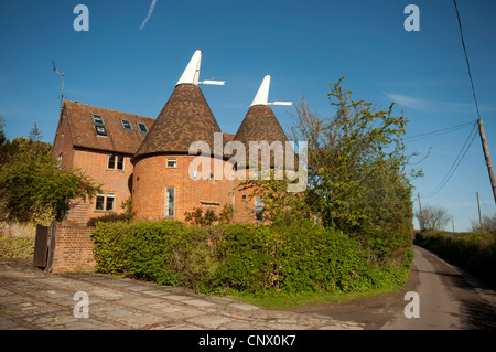 Kentish oast house kent countryside england UK Stock Photo - Alamy