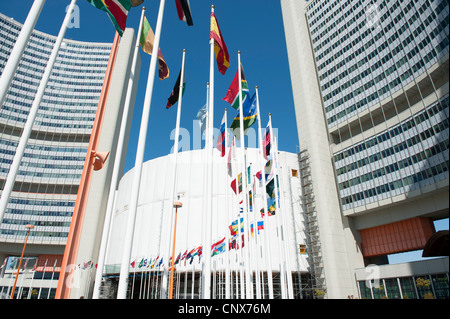 Exterior view with flags of UNIDO building at UN City in Vienna Stock ...