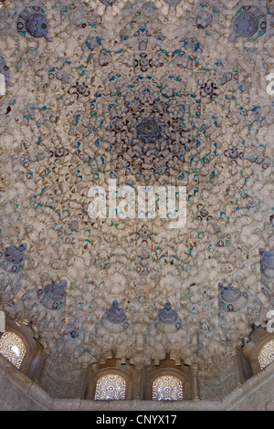 Honeycomb ceiling of Alhambra Palace in Spain Stock Photo - Alamy