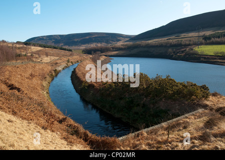 Rhodeswood reservoir in the Longdendale Valley, Peak District ...