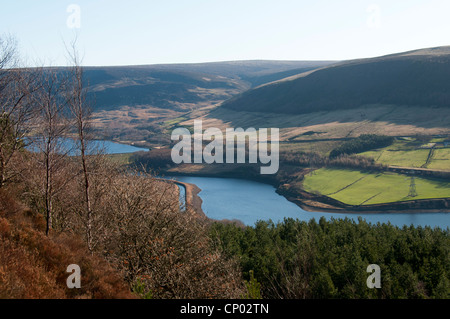 Rhodeswood reservoir in the Longdendale Valley, Peak District ...