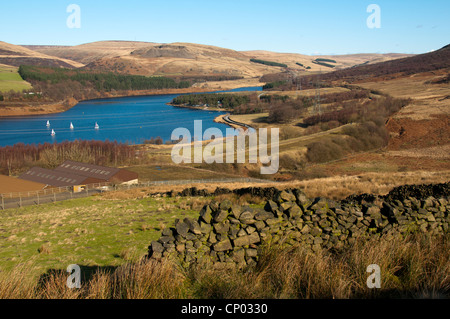 Torside reservoir in the Longdendale Valley, Peak District, Derbyshire ...