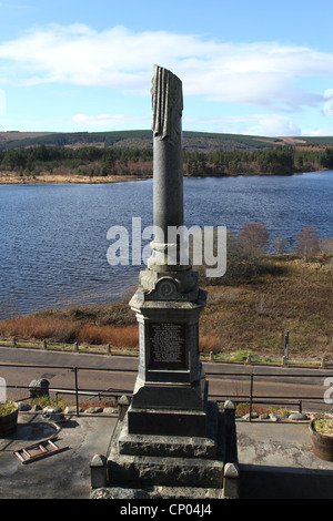 Lairg War Memorial with Loch Shin beyond. Lairg, Sutherland, Highland ...