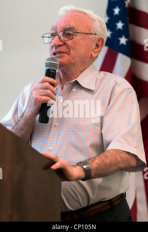 People at the Jewish Community Center of Greater Kansas City mourn ...
