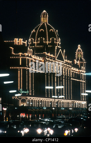 Harrods, night illuminations, London England UK illumination ...