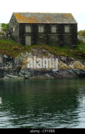 The Net Loft Peak Rock Polperro Cornwall england uk Stock Photo - Alamy