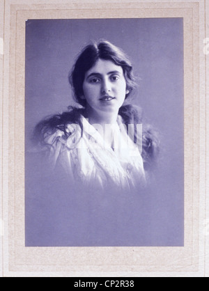 Gurtrude Bugler as a young actress circa 1924 when she played Tess in ...