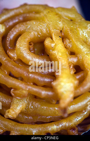 Fresh jalebi at the Old and Famous Jalebi Wala (at the corner of Dariba ...