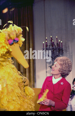 SESAME STREET, Big Bird, 1969-current Stock Photo - Alamy