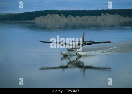 Seaplane on the Mackenzie River, Fort Simpson, Northwest Territories ...