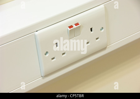 UK 3 pin electric wall socket tester plug checking mains electricity ...