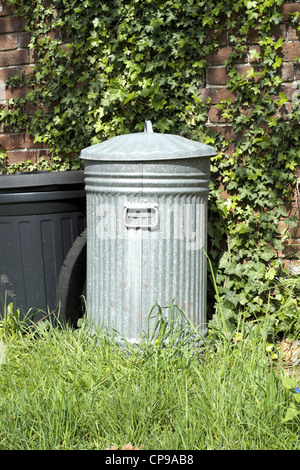 Old fashioned galvanised metal dustbin UK Stock Photo - Alamy