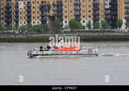 London Fire Brigade fire boat and crew on River Thames Stock Photo - Alamy