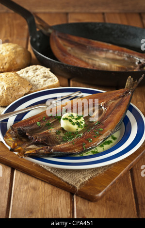Cooking Kippers Smoked Herring on a fire Stock Photo - Alamy