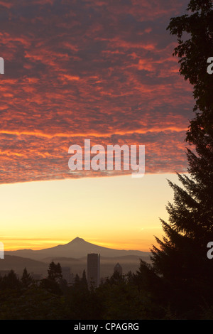 Dawn sky over Portland and Mt. Hood, Oregon Stock Photo - Alamy