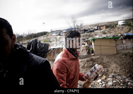 Rumanian gypsy shanty town of El Gallinero near Madrid, Spain. romanian ...