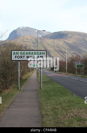 Bilingual Fort William sign Scotland March 2012 Stock Photo - Alamy