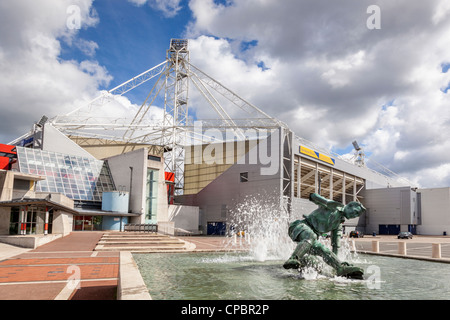 "The Splash", sculpture of Tom Finney, by Peter Hodgkinson. Deepdale ...
