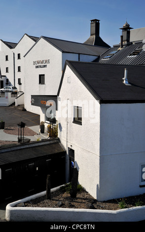 Bowmore Distillery, in Bowmore town centre, Islay, Inner Hebrides ...