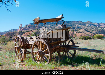 Old western buckboard wagon Stock Photo - Alamy