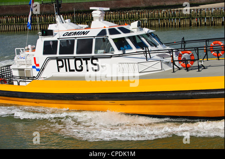 Waterjet powered pilot boat "Gemini" heading to a cargo ship ...