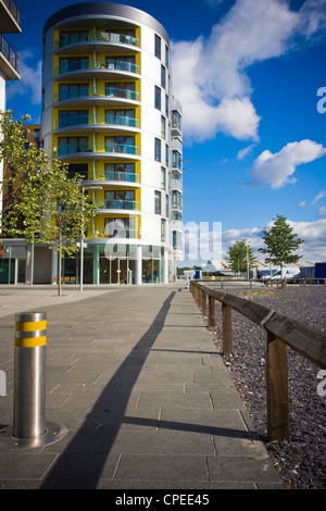 A modern Apartment block in a city Stock Photo - Alamy