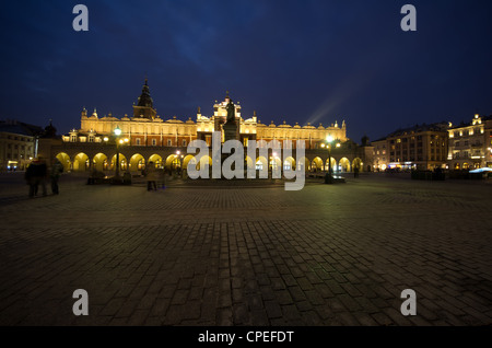 The magnificent Renaissance-era Cloth Hall in the Market square of ...