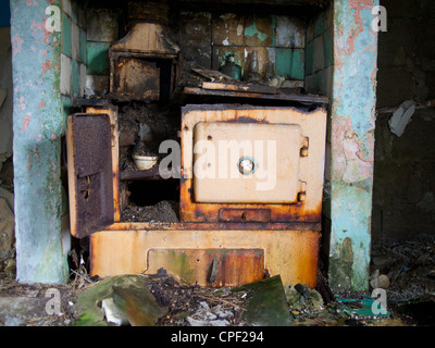 An old Rayburn stove Stock Photo - Alamy