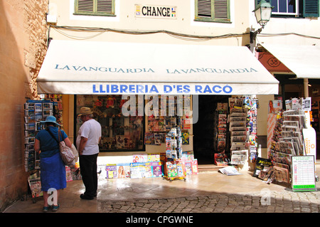 tourists shopping ciutadella menorca spain Stock Photo - Alamy