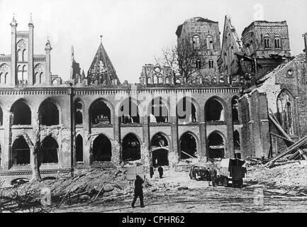 Air raid on Lubeck, 1942 Stock Photo: 48334555 - Alamy
