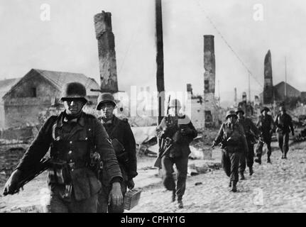 Soldiers of the division 'Grossdeutschland' on the Eastern Front, 1944 ...