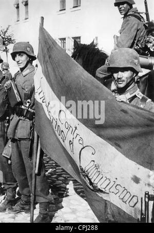Soldiers of the 'Blue Division' at the eastern Front, 1941 Stock Photo ...