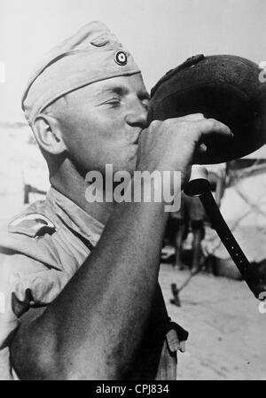 A soldier drinks from a water bottle. Photo: Schröter. [automated ...