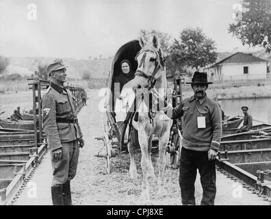 German-Russians from Bessarabia at the Russian-Romanian border, 1940 ...