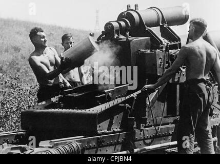 German soldiers with a mortar in WWII on the Eastern front, 1942 Stock ...