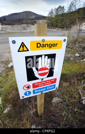 Danger quarry children must not use as play area sign Stock Photo - Alamy