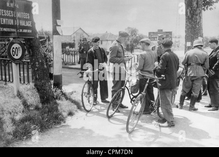 French positions along the demarcation line to Vichy France, 1941 Stock ...