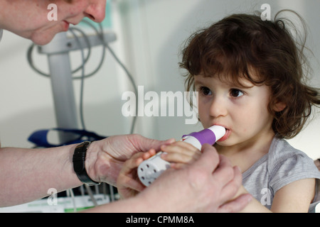 BREATHING, SPIROMETRY IN A CHILD Stock Photo - Alamy