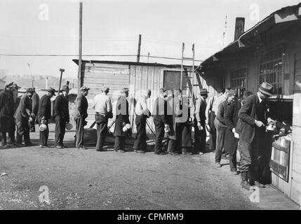 Soup Kitchen for unemployed in New York circa 1930 Stock Photo - Alamy