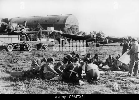 Fighter Pilots briefing Stock Photo: 54102729 - Alamy