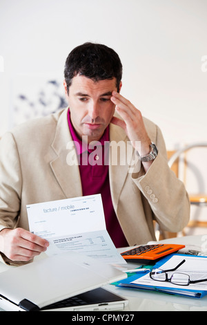 MAN FILLING OUT FORMS Stock Photo - Alamy