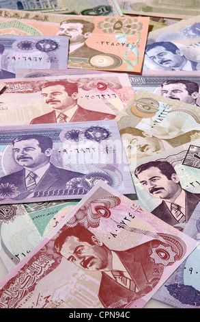 An Iraqi bank note with Saddam Hussein on it Stock Photo - Alamy