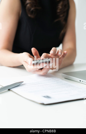 Cropped shot, businesswoman using smartphone to tell her assistant for ...