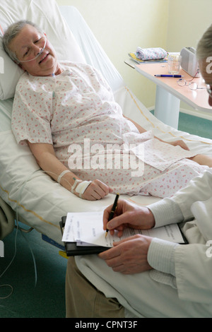 ELDERLY HOSPITAL PATIENT Stock Photo - Alamy