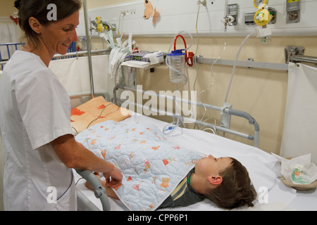 Patient lying in an anaesthetic recovery room after an operation Stock ...