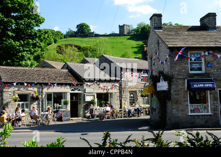 Castleton Derbyshire 3 roofs café.Celebrating The Queens Diamond ...